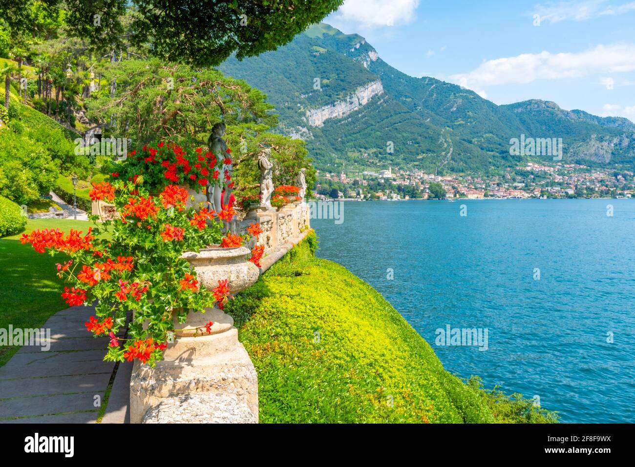 Lago di rose hi-res stock photography and images - Alamy