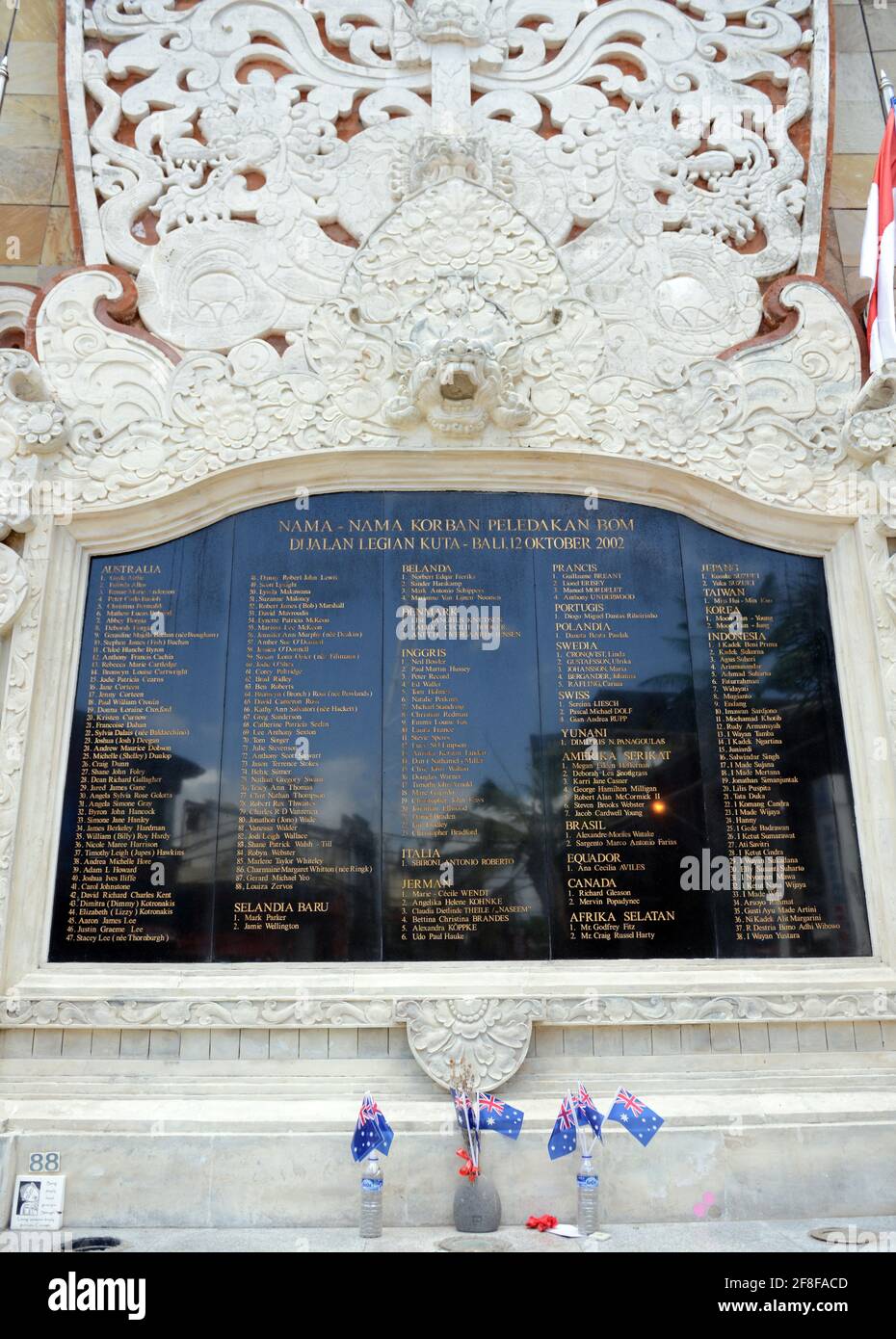 Bali bombing 2002 memorial victims hi-res stock photography and images ...