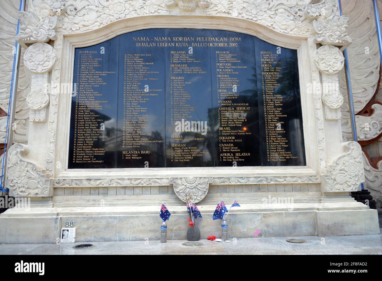 Bali bombing 2002 memorial victims hi-res stock photography and images ...