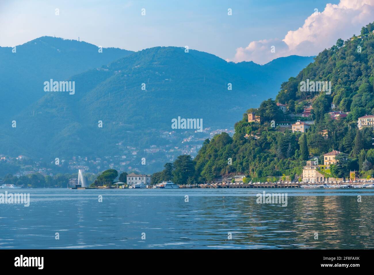 Lakeside promenade alongside lake Como in Italy Stock Photo - Alamy