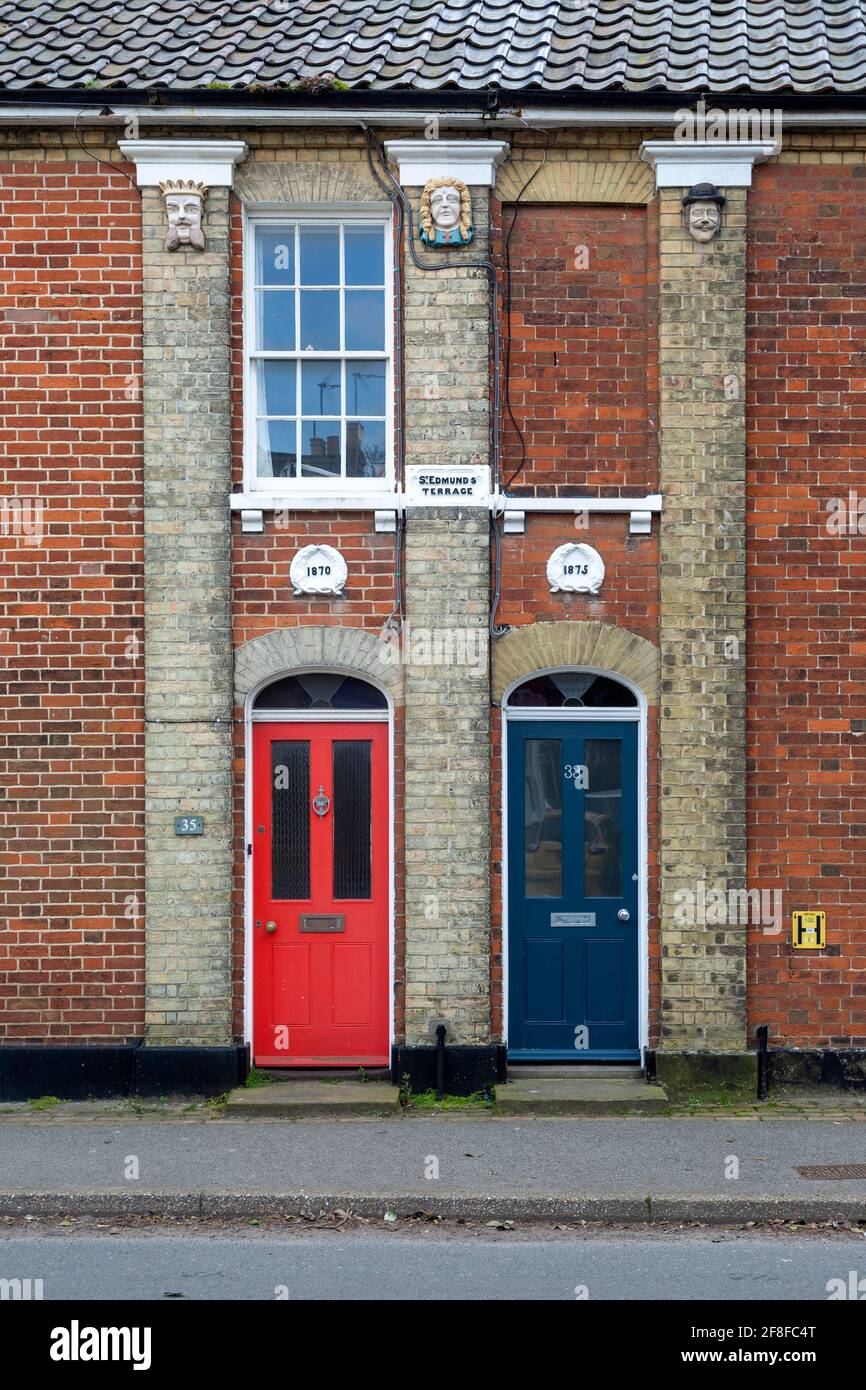 Two buildings next to each other hi-res stock photography and images ...