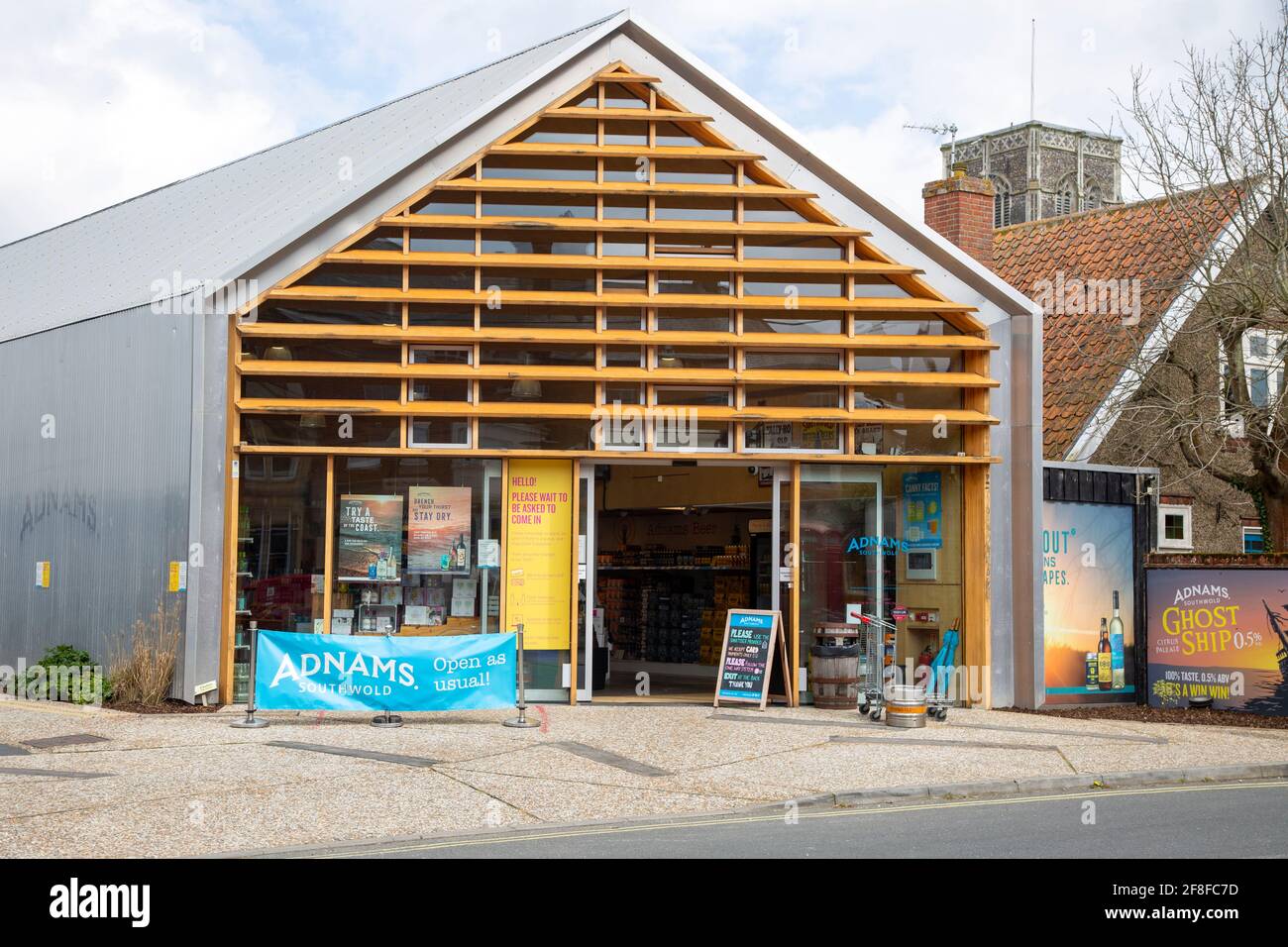 Modern architecture of Adnams brewery off licence shop, Southwold ...