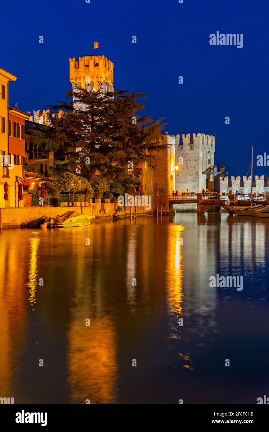 Night view of the Sirmione castle at Lago di Garda in Italy Stock Photo ...