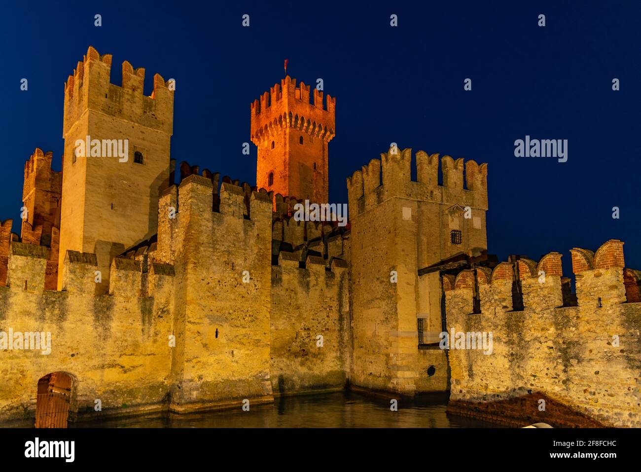 Night view of the Sirmione castle at Lago di Garda in Italy Stock Photo ...
