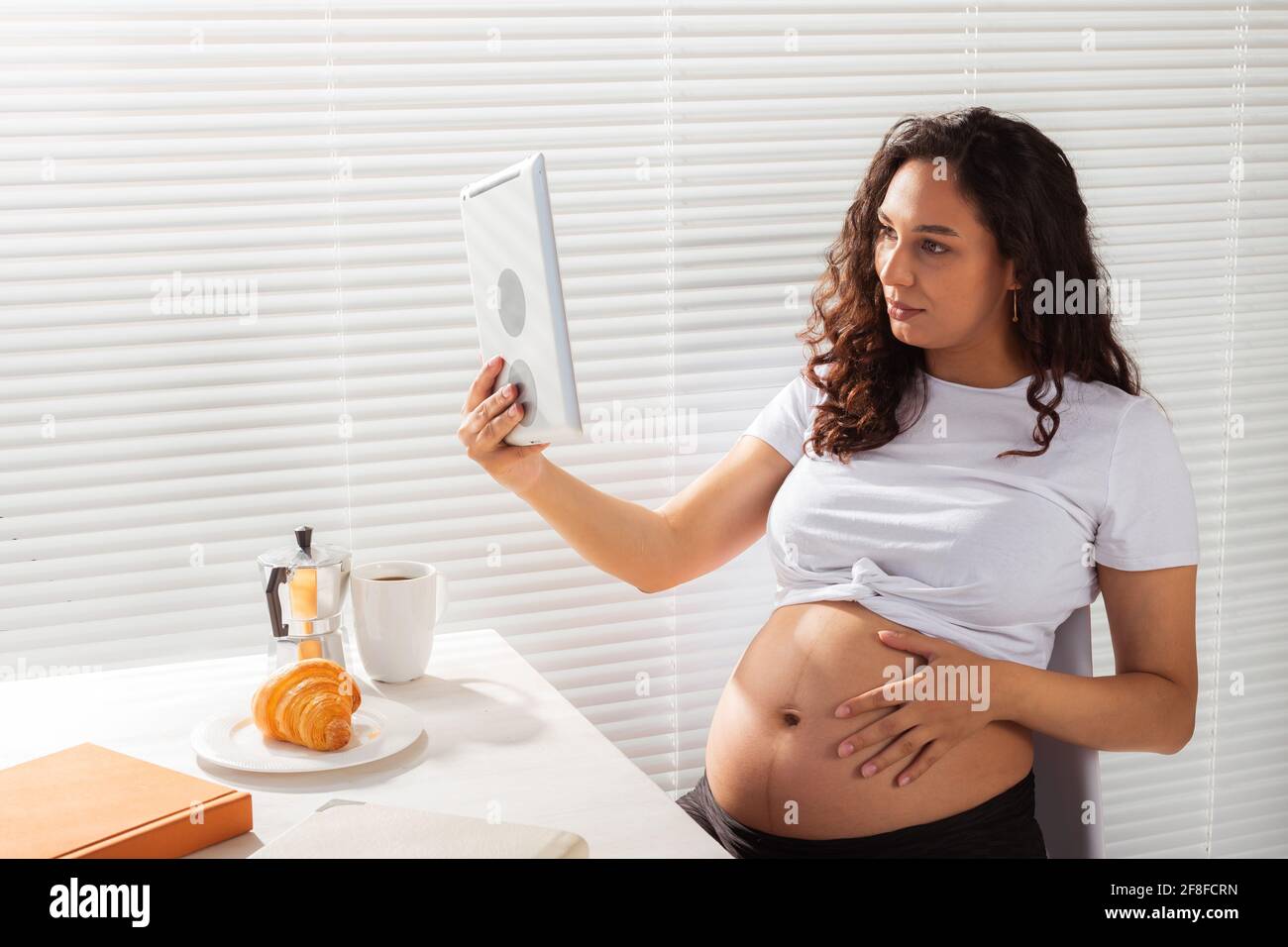 Stomach talking brunette looking hi-res stock photography and images ...