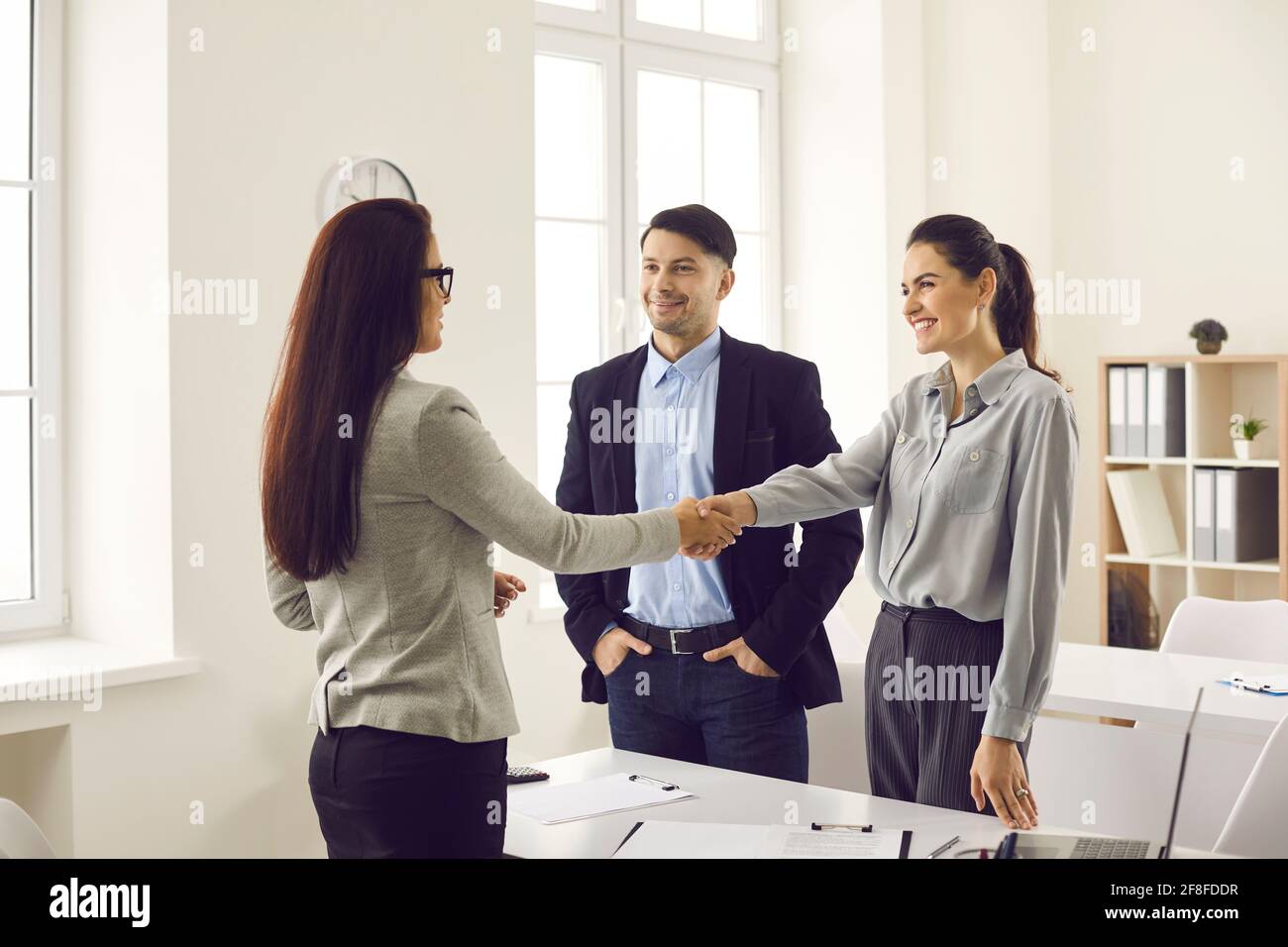 Bank employee hi-res stock photography and images - Alamy