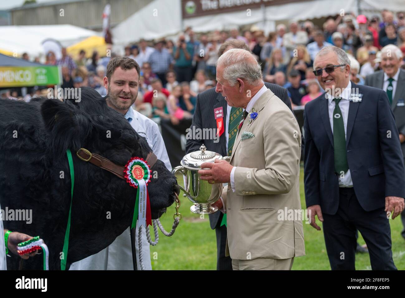 HRH Prince of Wales presenting a trophy to the owners of the champion ...