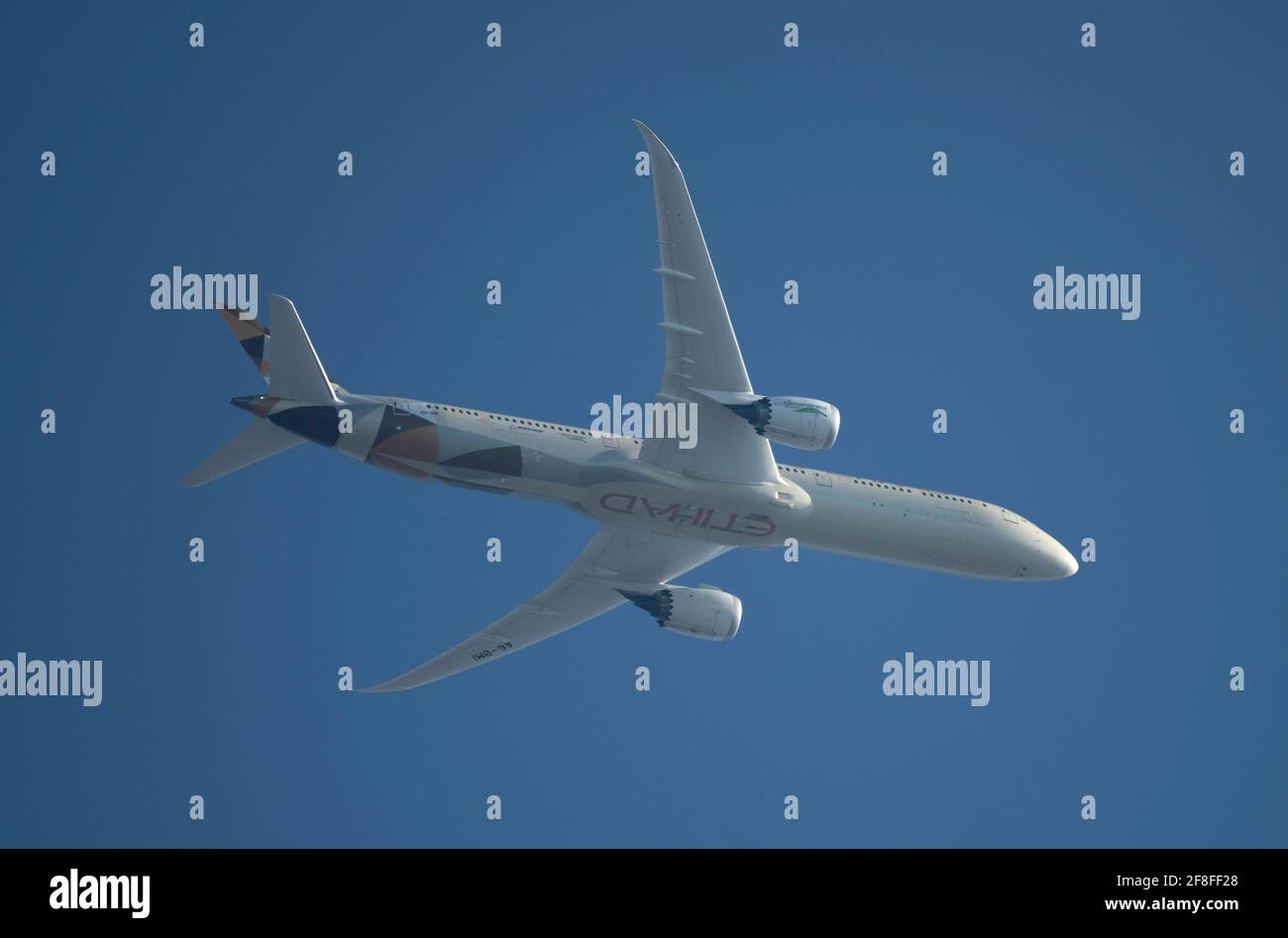 Etihad Airways Boeing 787 Dreamliner A6-BMI leaves London Heathrow for ...