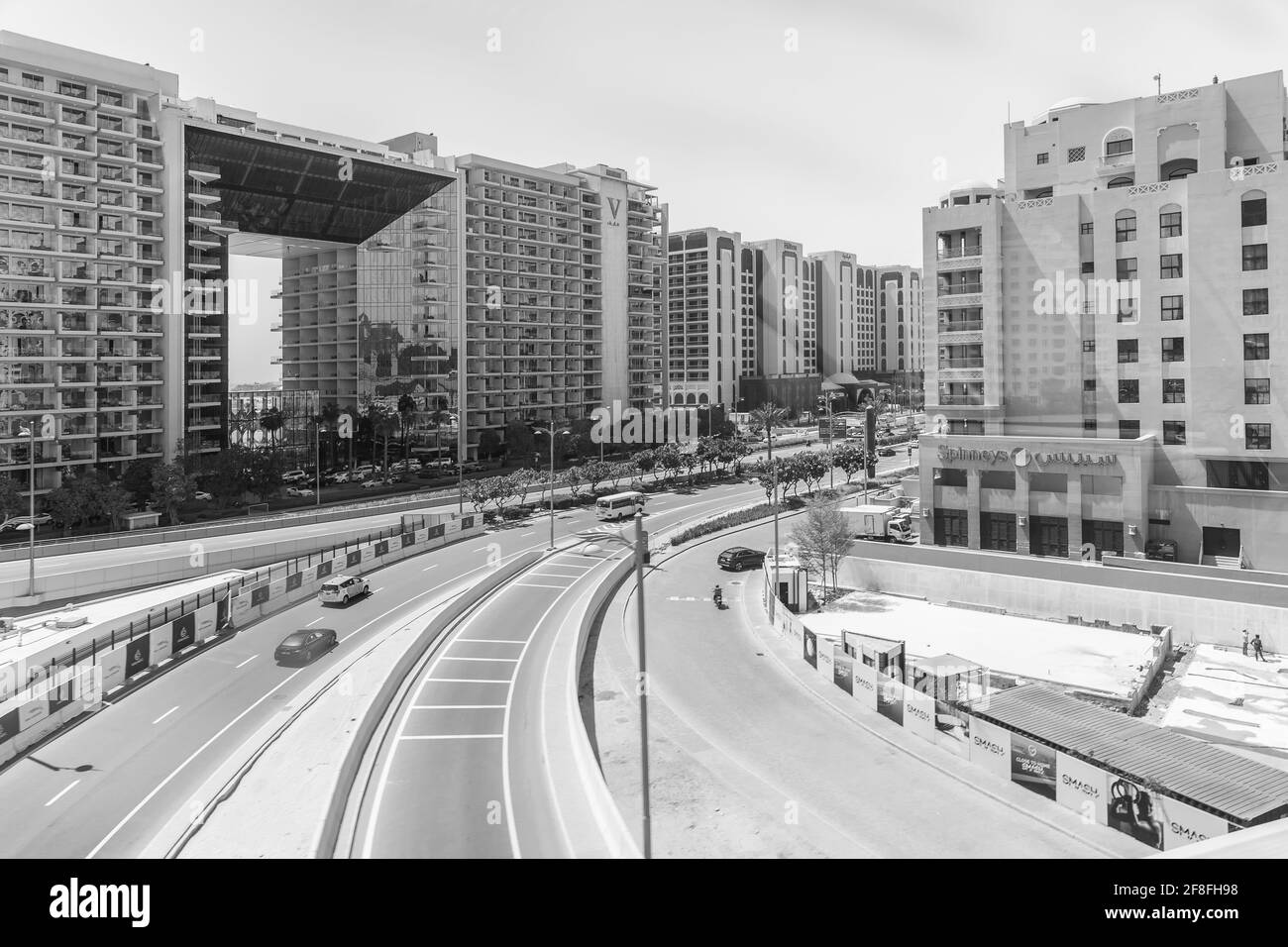 Car speeding road uae hi-res stock photography and images - Alamy
