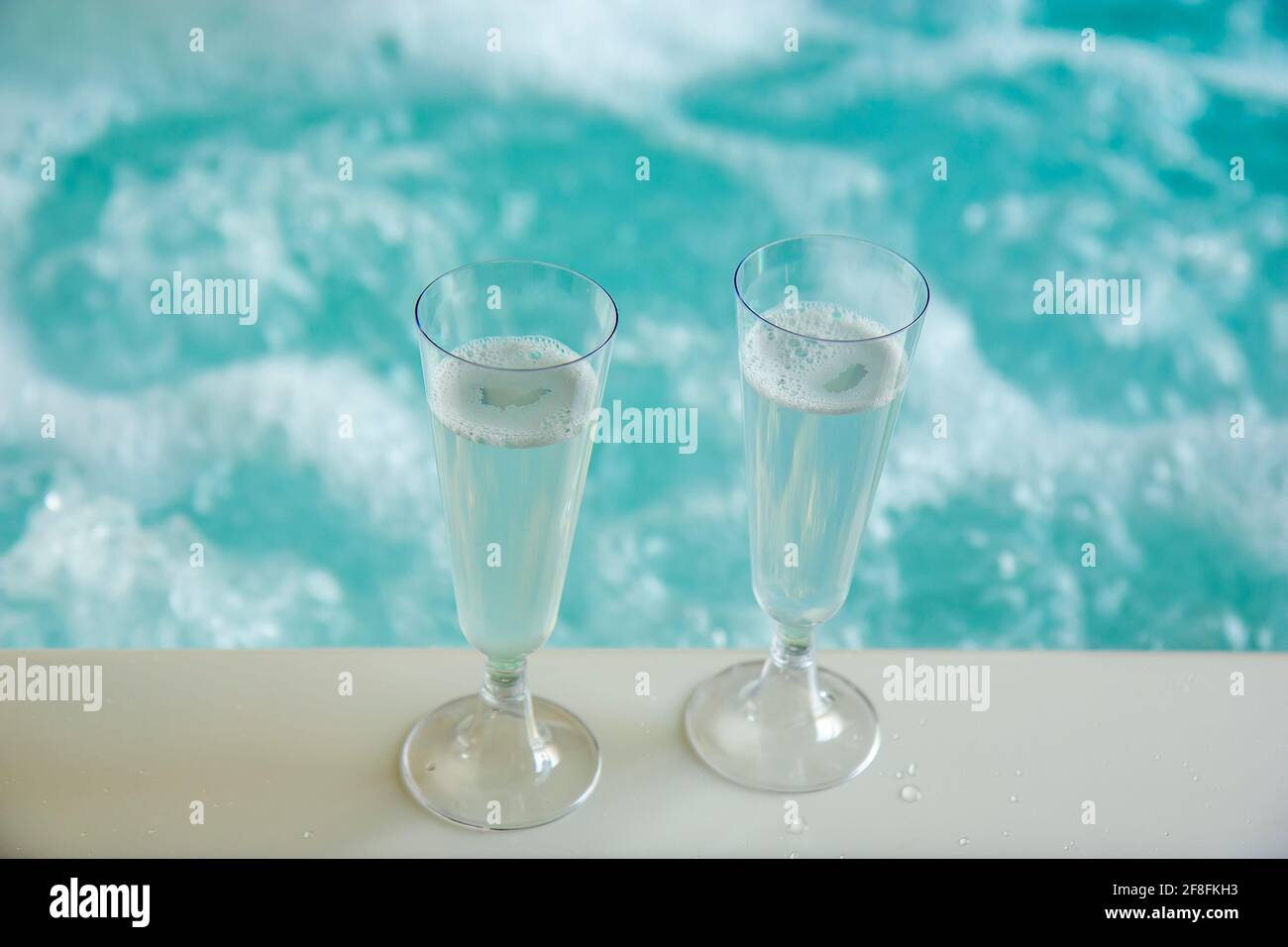 Alcohol hot tub hi-res stock photography and images - Alamy
