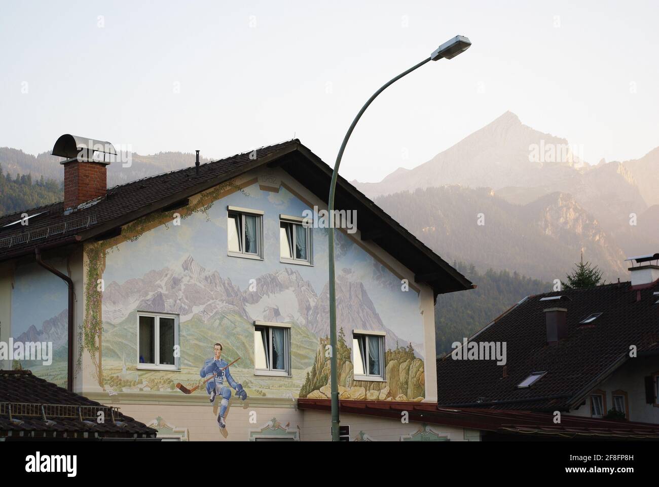 Traditional alpine mountain architecture hi-res stock photography and ...