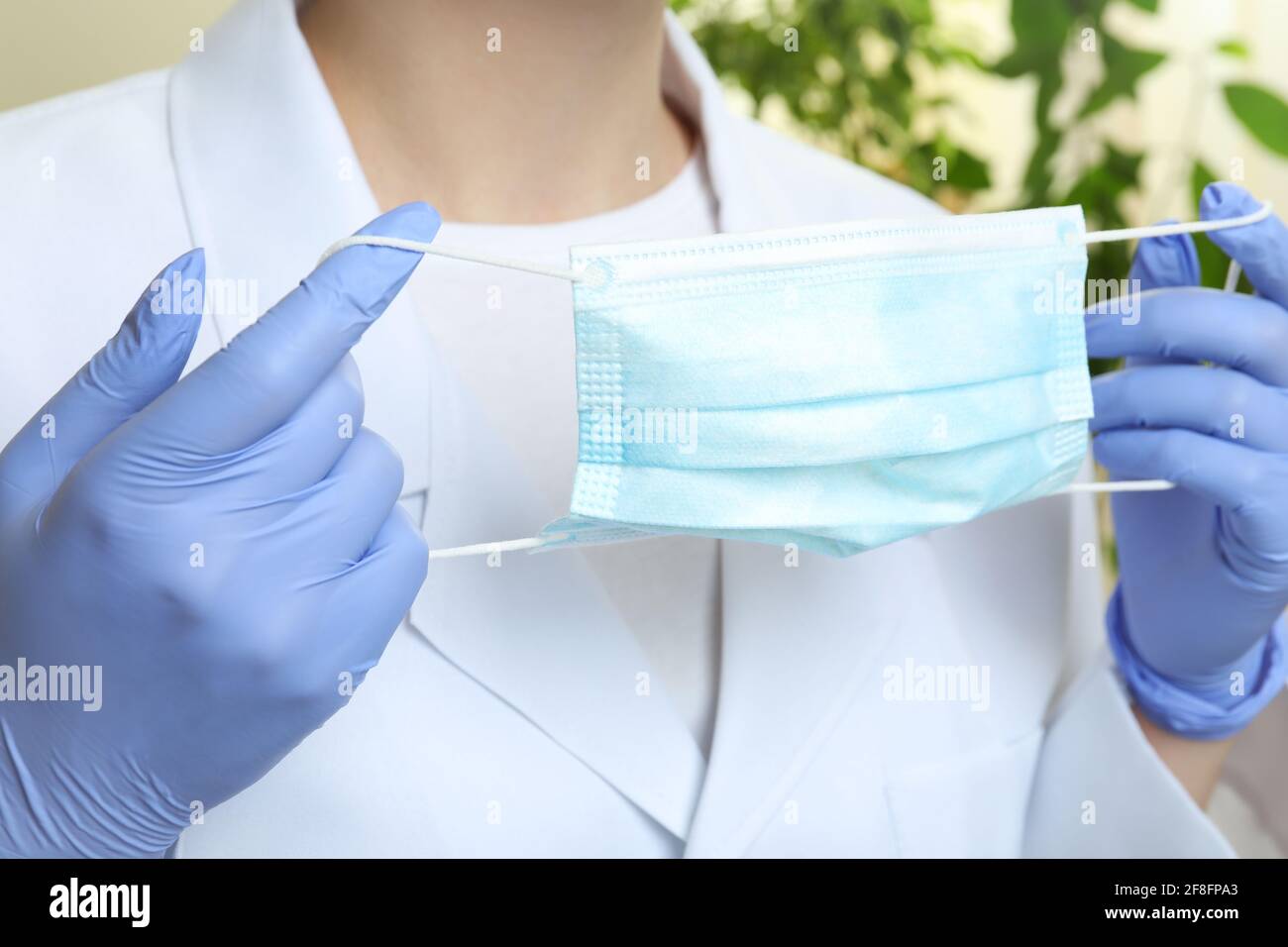 Hold mask hi-res stock photography and images - Alamy