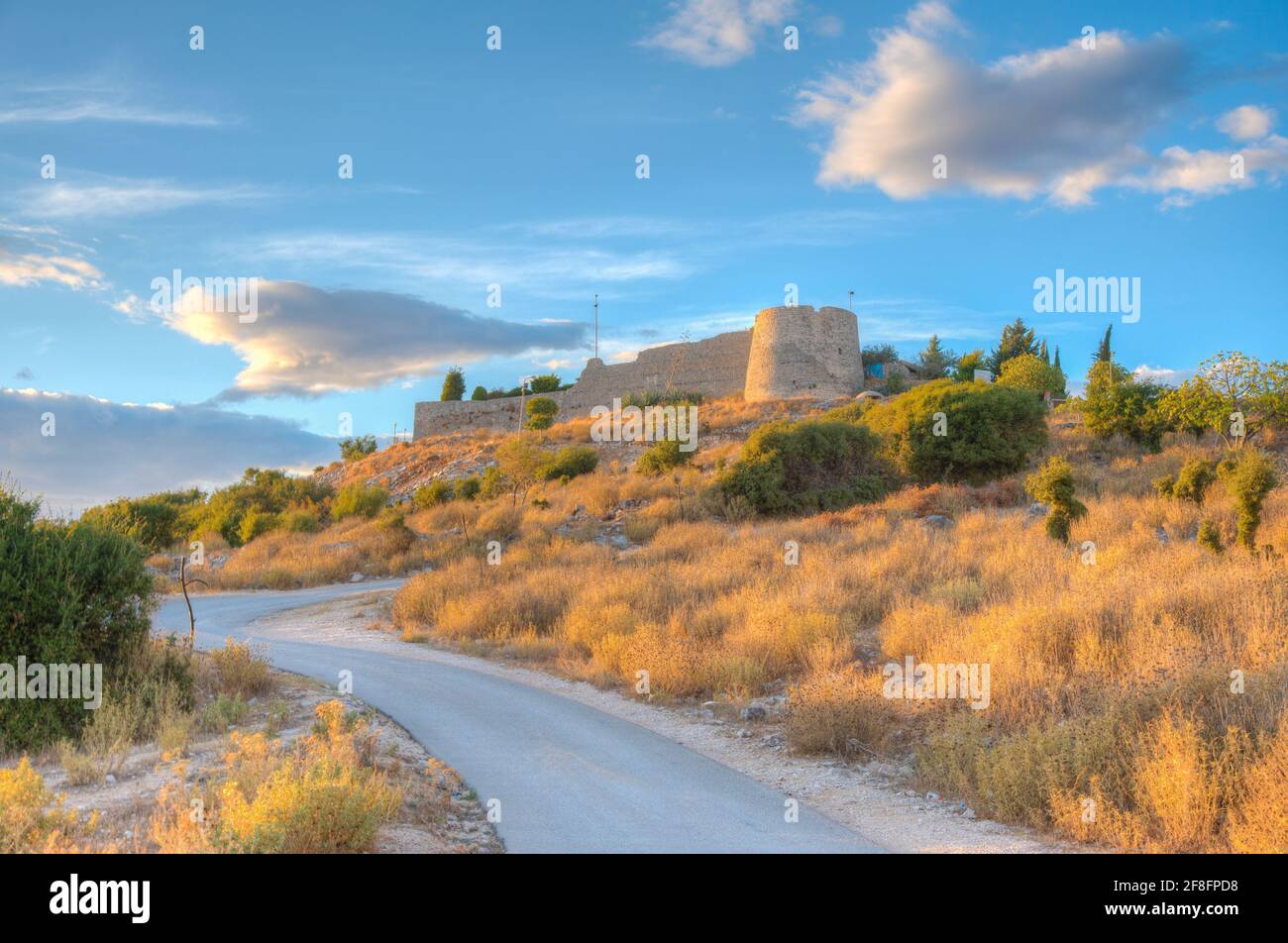 Sunset view of Lekuresi castle at Sarande, Albania Stock Photo - Alamy