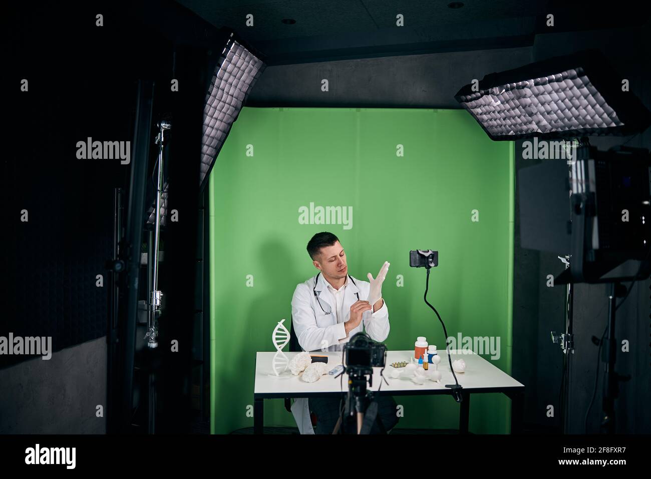 Doctor vlog hi-res stock photography and images - Alamy