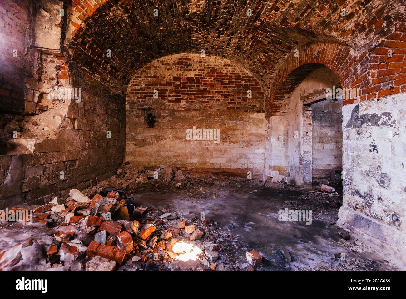 Wine cellar corridor brick vault hi-res stock photography and images ...