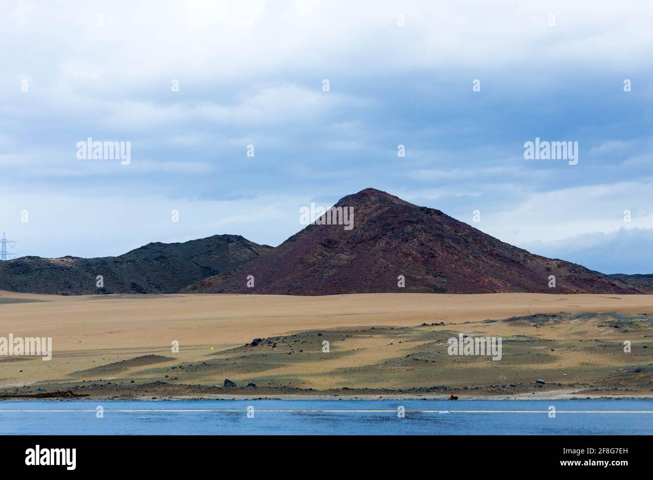 saudi arabia desert landscape Stock Photo - Alamy