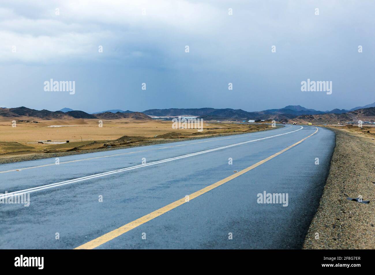 desert road in saudi arabia Stock Photo - Alamy