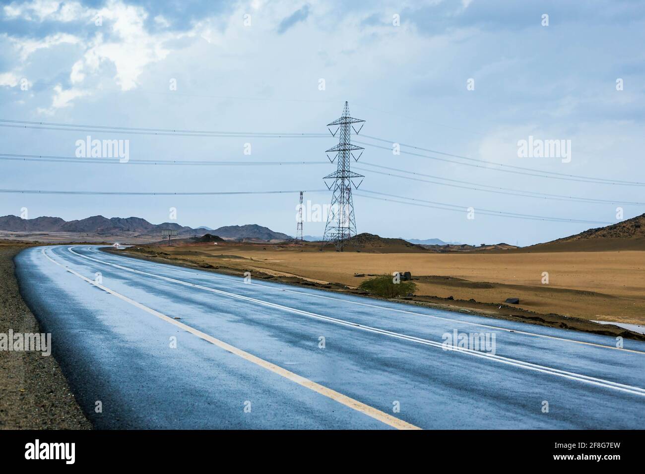 desert road in saudi arabia Stock Photo - Alamy