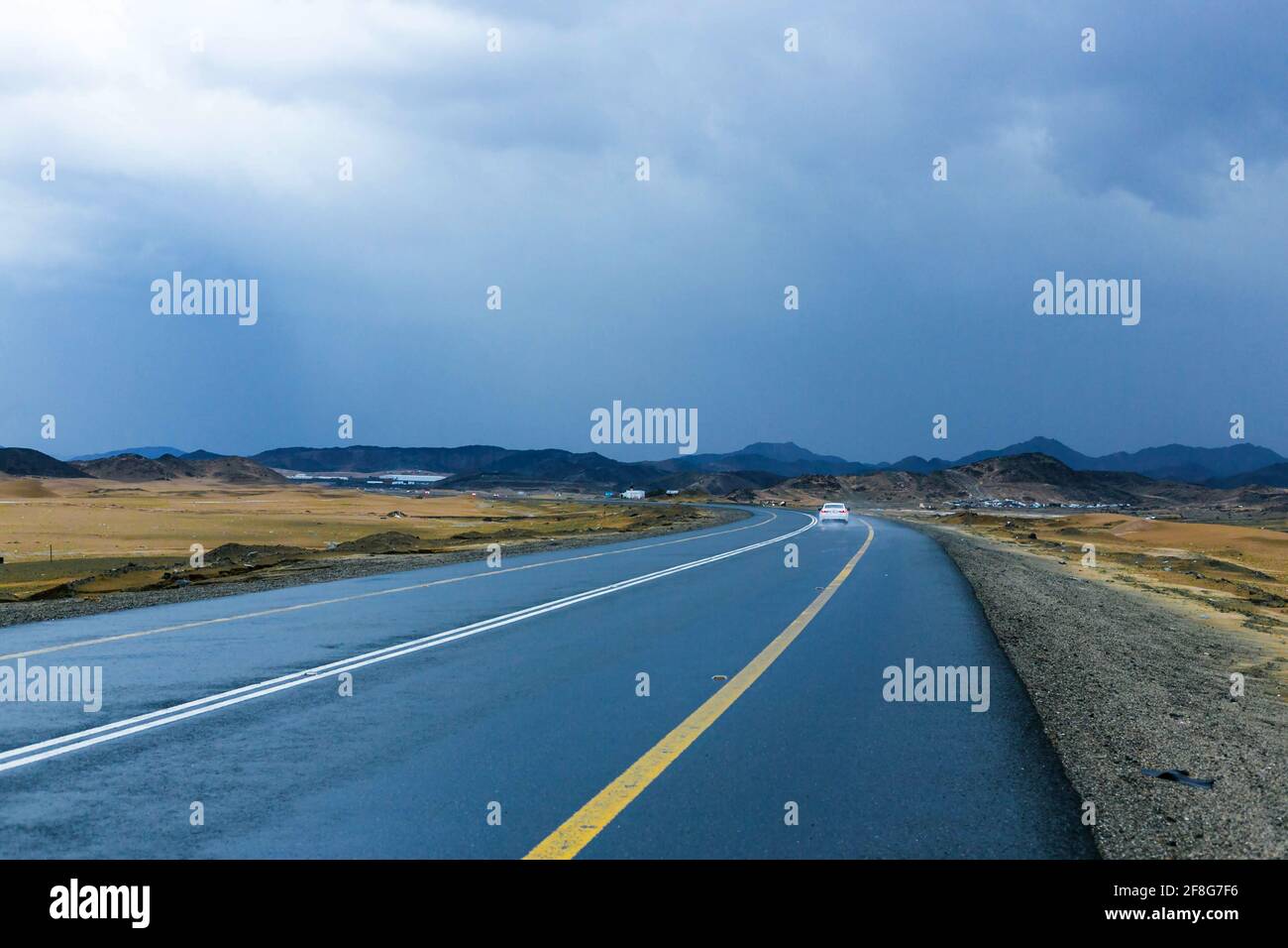 desert road in saudi arabia Stock Photo - Alamy