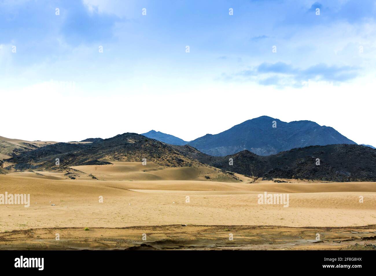 saudi arabia desert landscape Stock Photo - Alamy
