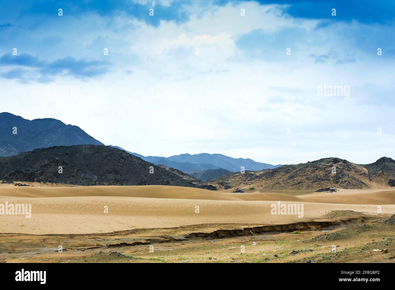 saudi arabia desert landscape Stock Photo - Alamy