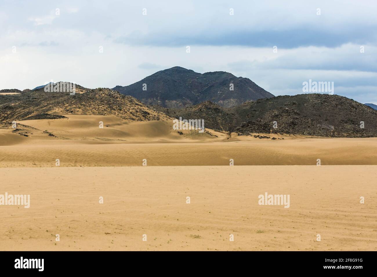 saudi arabia desert landscape Stock Photo - Alamy