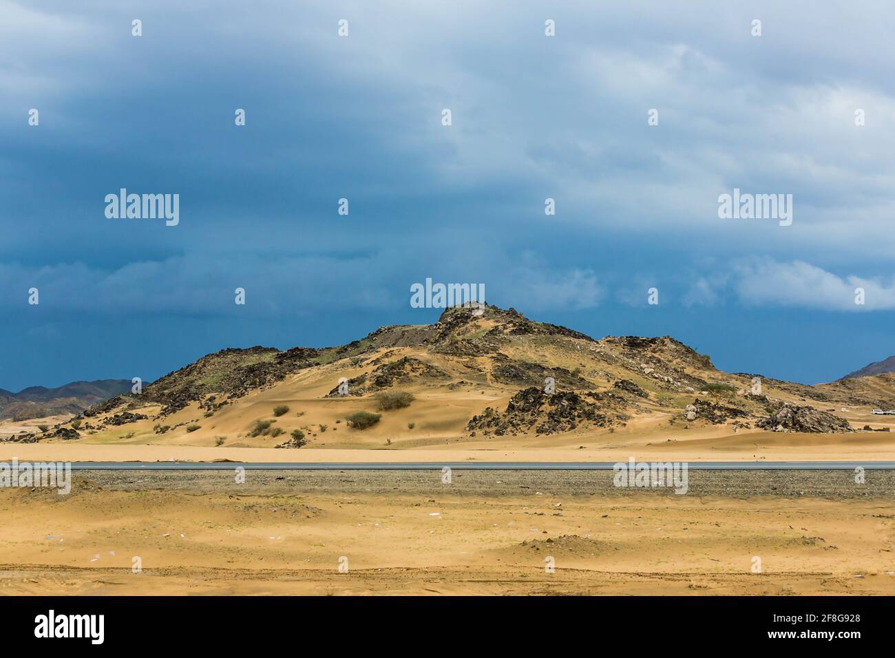 saudi arabia desert landscape Stock Photo - Alamy