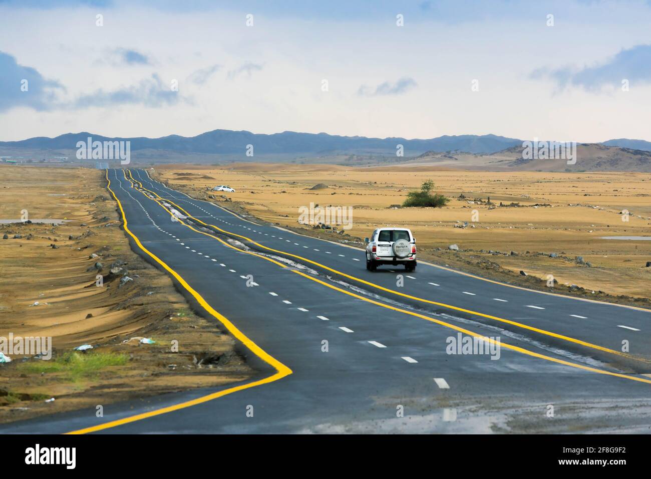 desert road in saudi arabia Stock Photo - Alamy