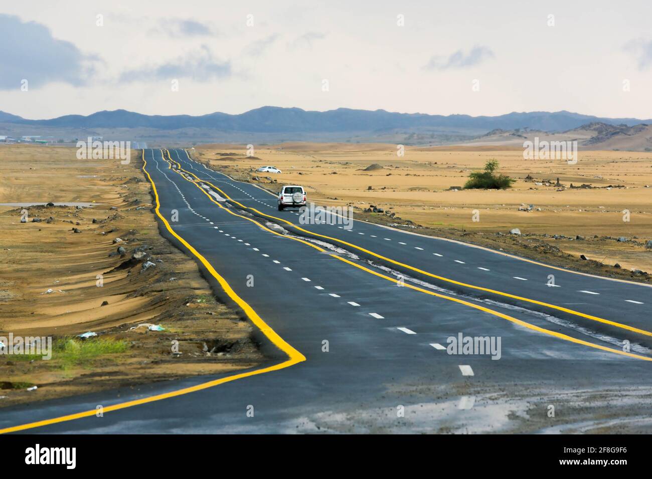 desert road in saudi arabia Stock Photo - Alamy