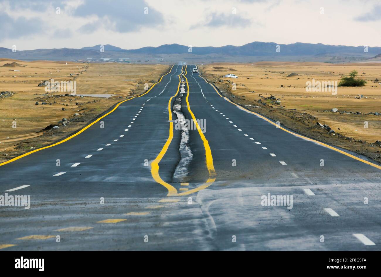 desert road in saudi arabia Stock Photo - Alamy