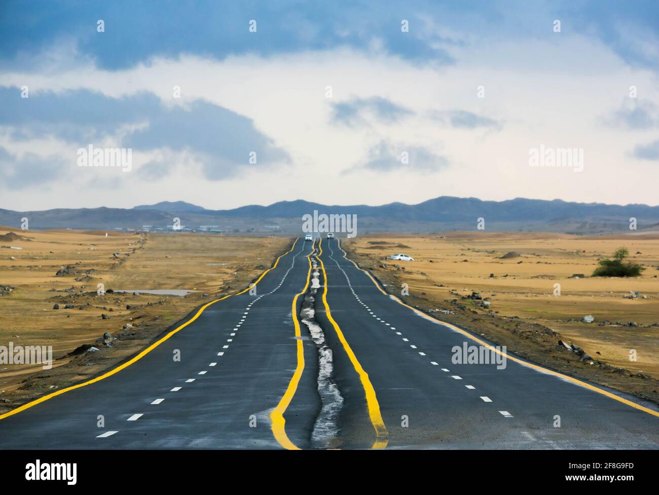 desert road in saudi arabia Stock Photo - Alamy