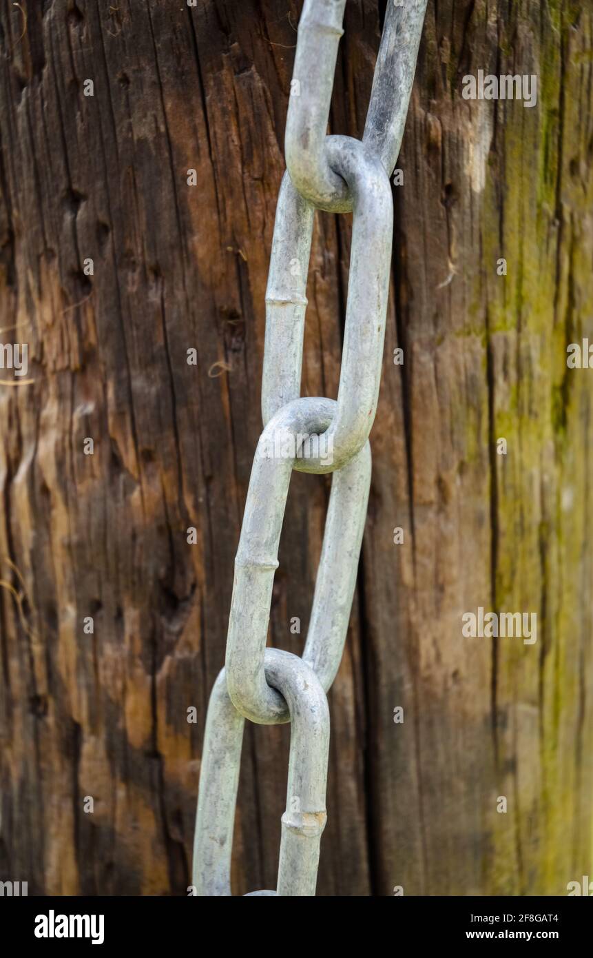 Chain link and wood fence hi-res stock photography and images - Alamy