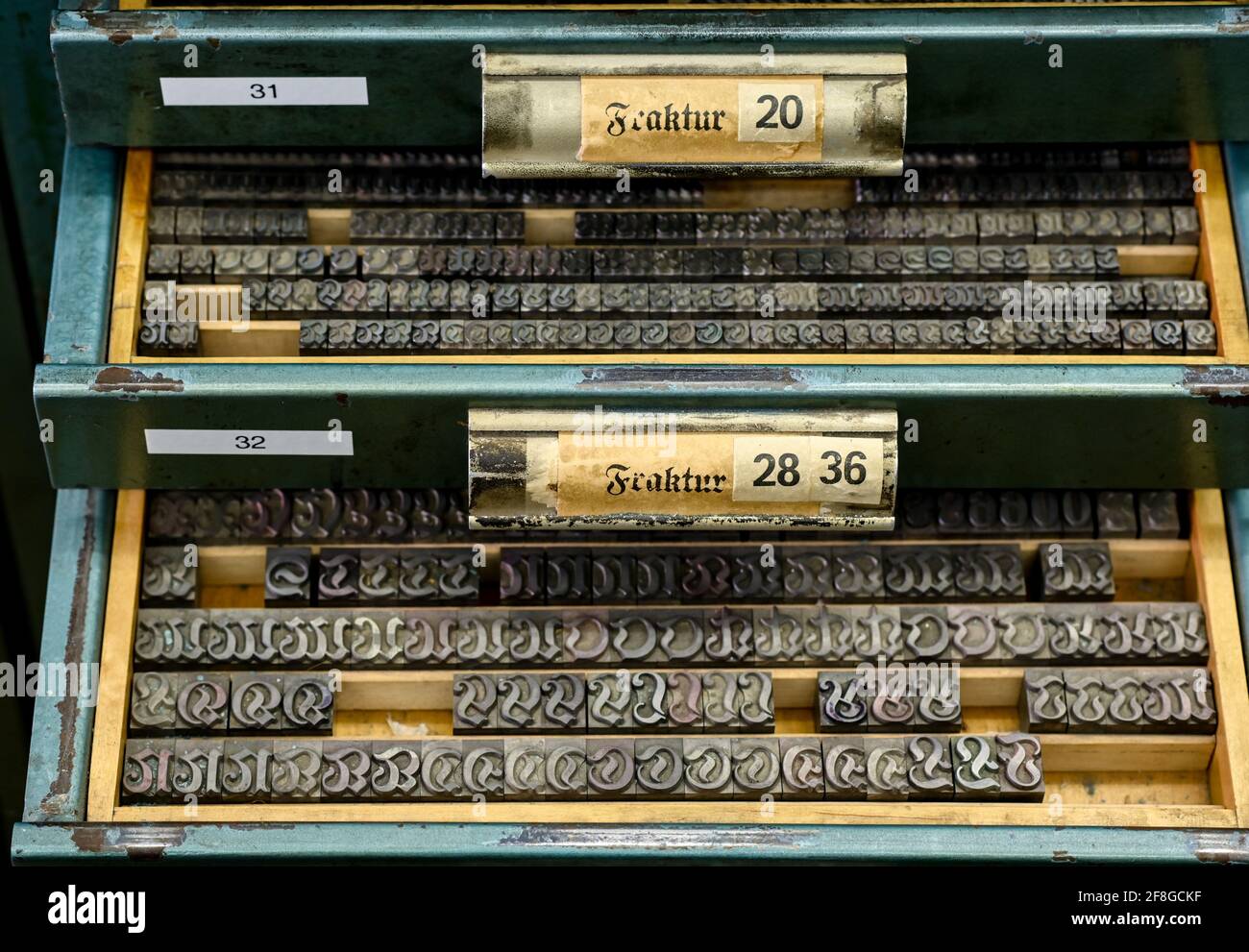 Download cards hi-res stock photography and images - Alamy