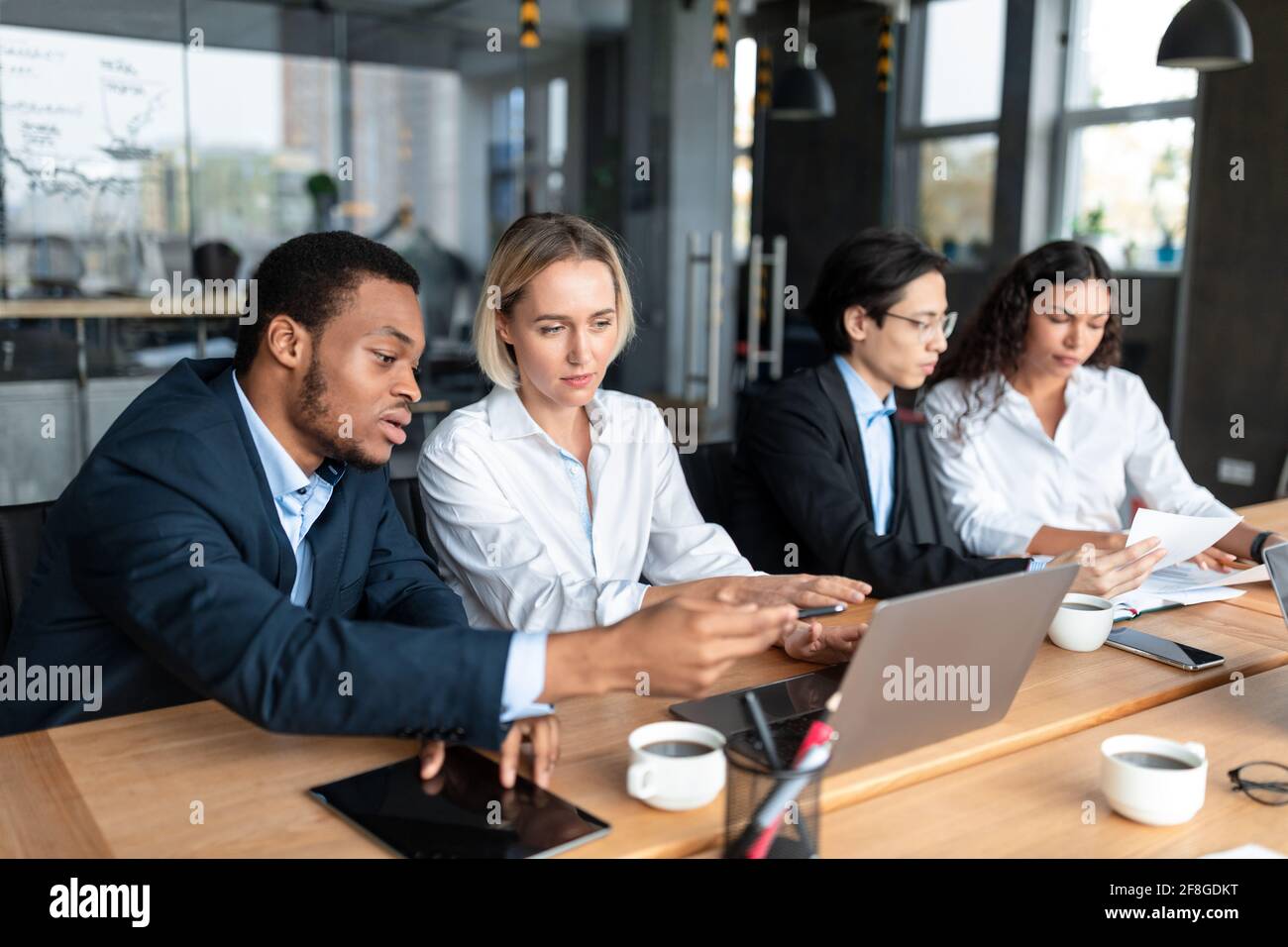 Colleague giving advice hi-res stock photography and images - Alamy