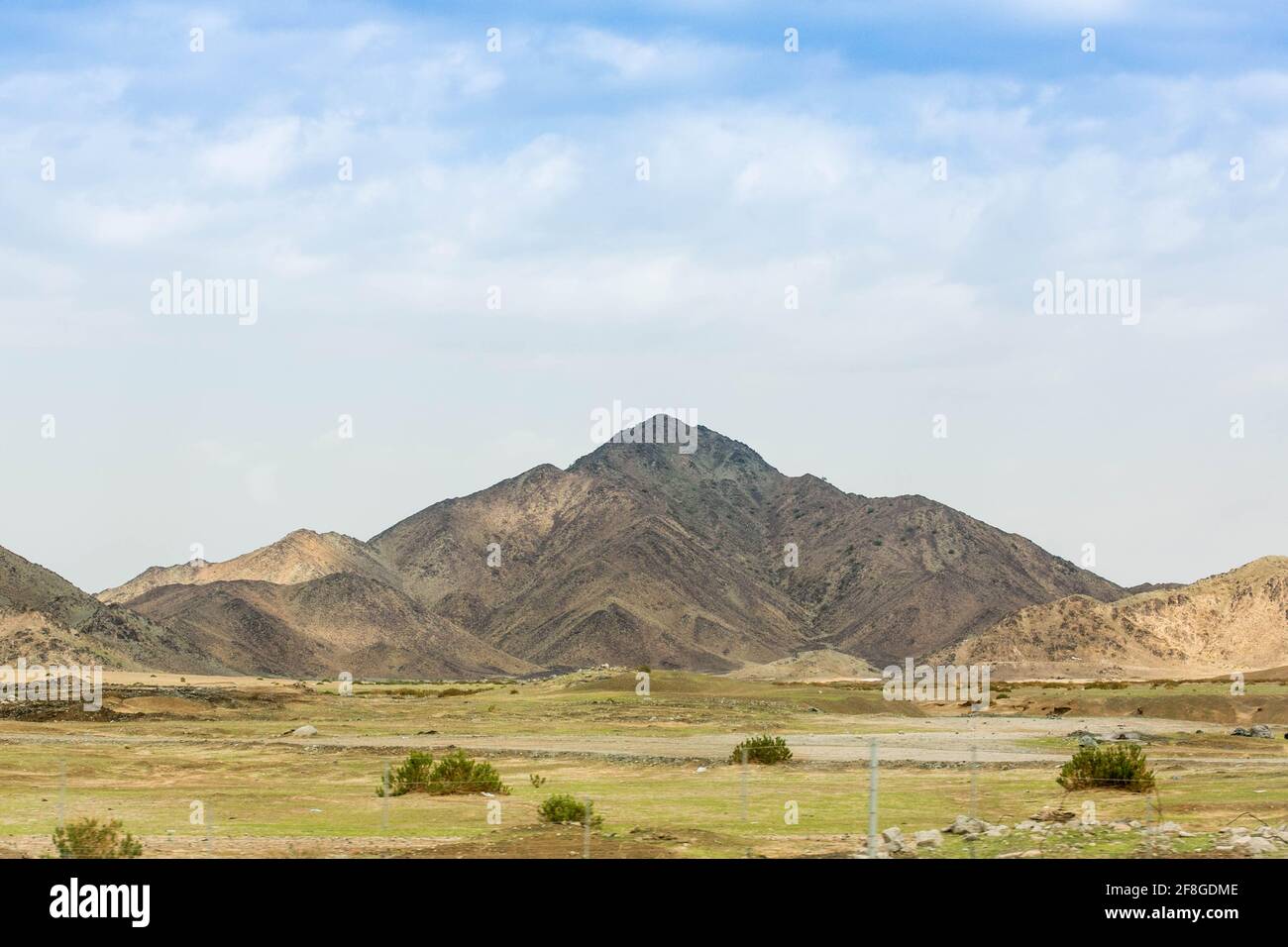saudi arabia desert landscape Stock Photo - Alamy