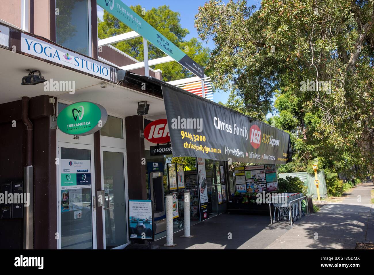 Iga supermarket hi-res stock photography and images - Alamy
