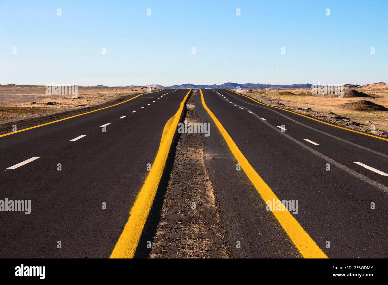 Saudi arabian desert sand storm hi-res stock photography and images - Alamy