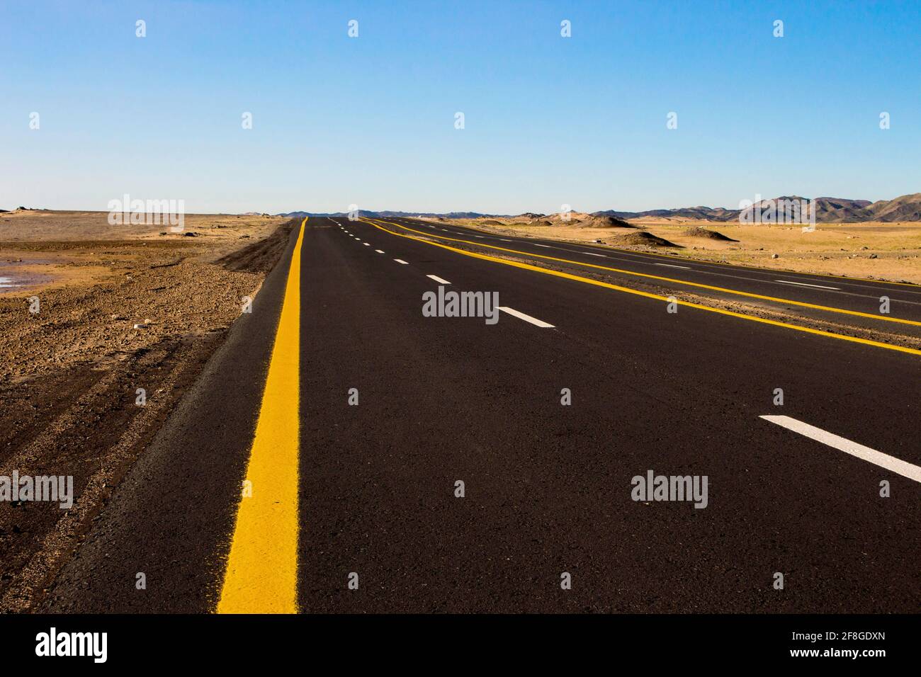 desert road in saudi arabia Stock Photo - Alamy