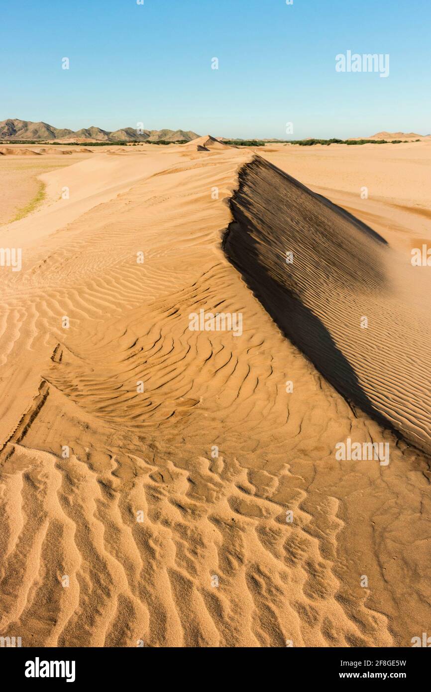 sand dunes in saudi arabia Stock Photo - Alamy