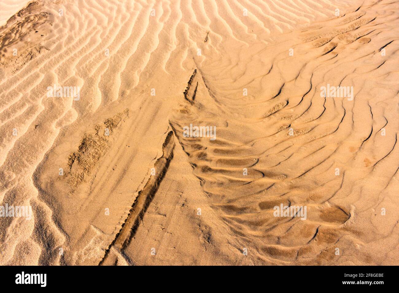 sand dunes in saudi arabia Stock Photo - Alamy