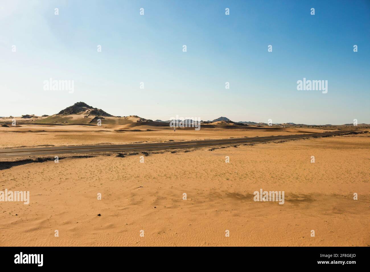 Saudi desert sunset hi-res stock photography and images - Alamy