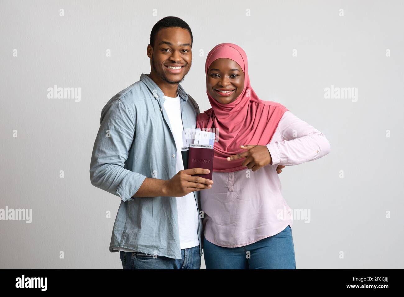 Couple with plane tickets hi-res stock photography and images - Alamy