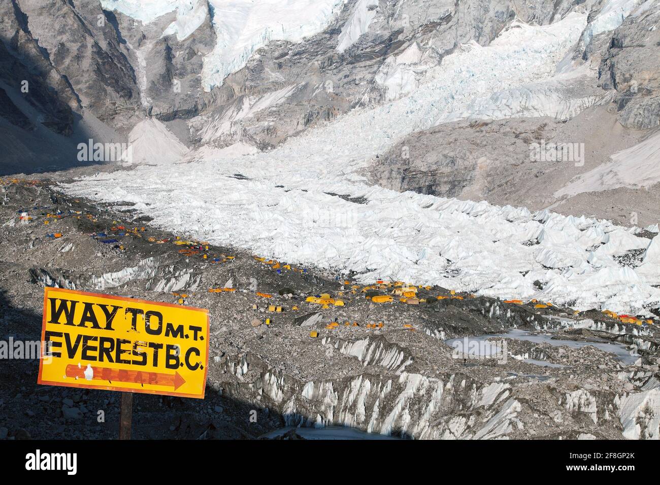 Everest base camp sign hi-res stock photography and images - Alamy