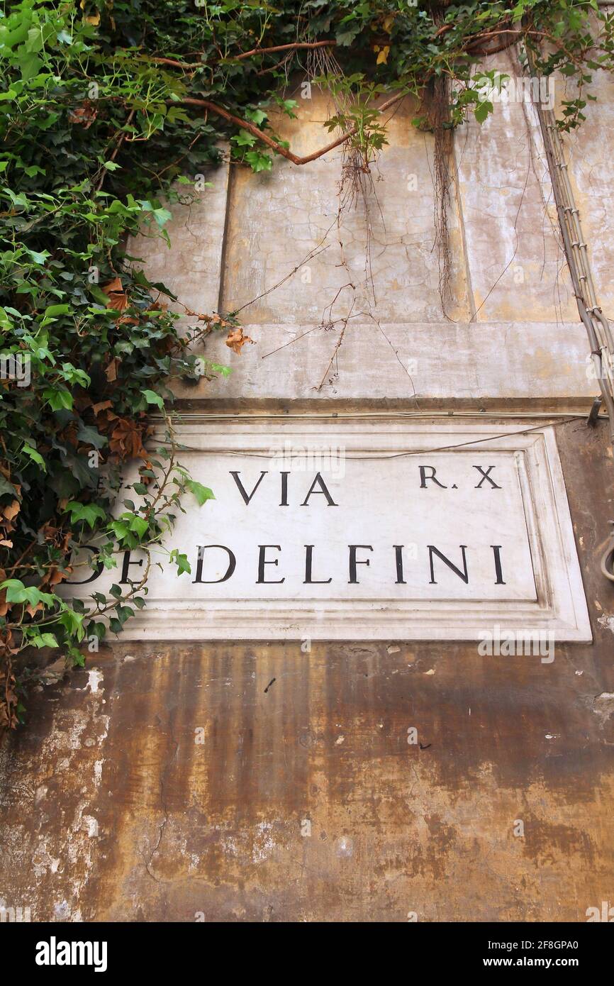 Street name italy hi-res stock photography and images - Alamy
