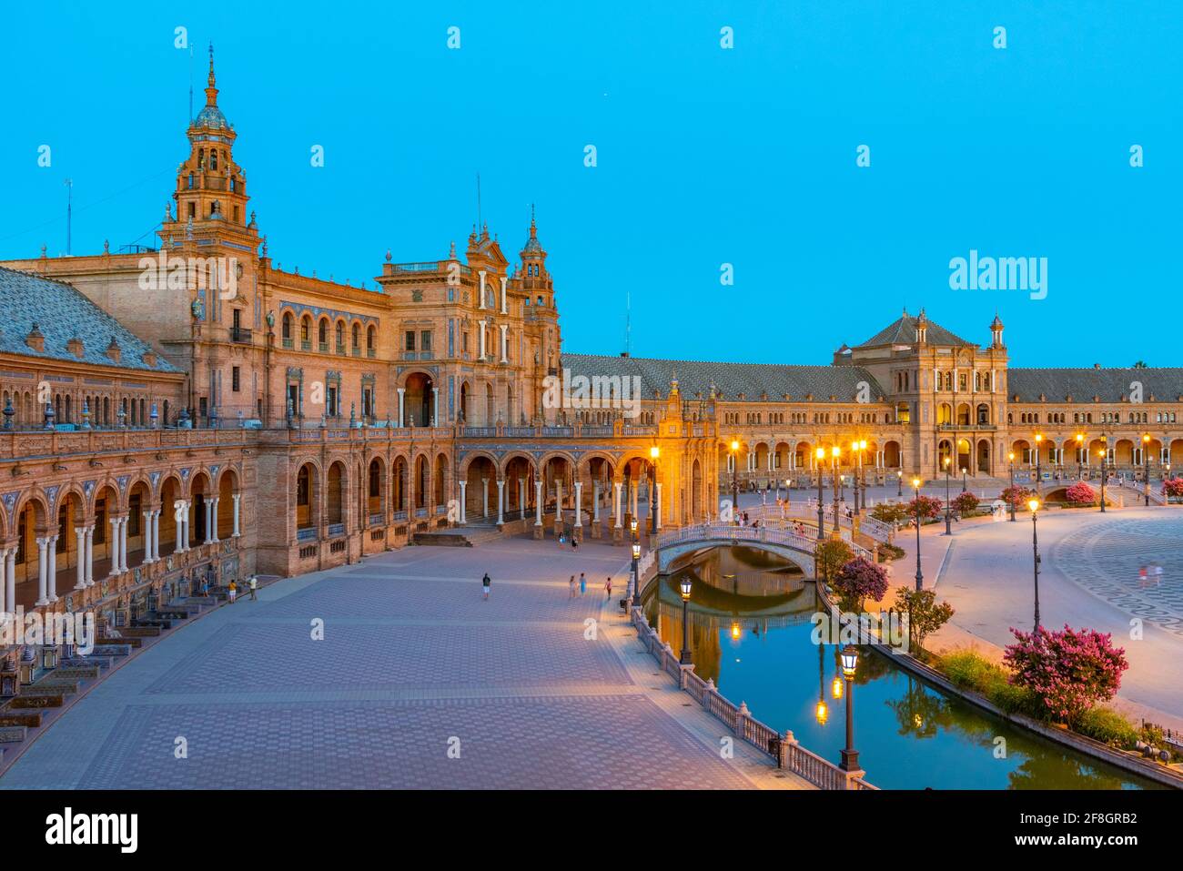 Sunset view of Plaza de Espana in Sevilla, Spain Stock Photo - Alamy