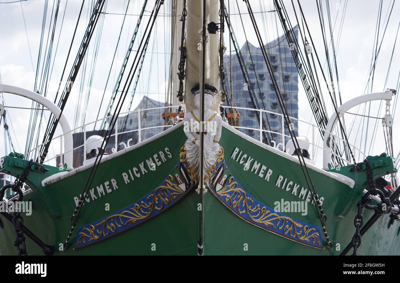 Hamburg, Germany. 14th Apr, 2021. The figurehead of the museum ship ...
