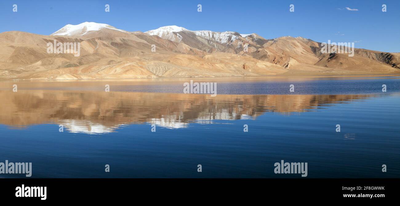 Tso Moriri lake in Rupshu valley, Chamser and Lungser Kangri - Ladakh ...