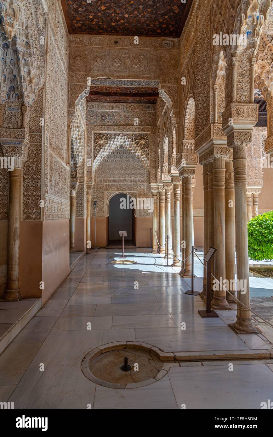 Arcade inside alhambra palace hi-res stock photography and images - Alamy