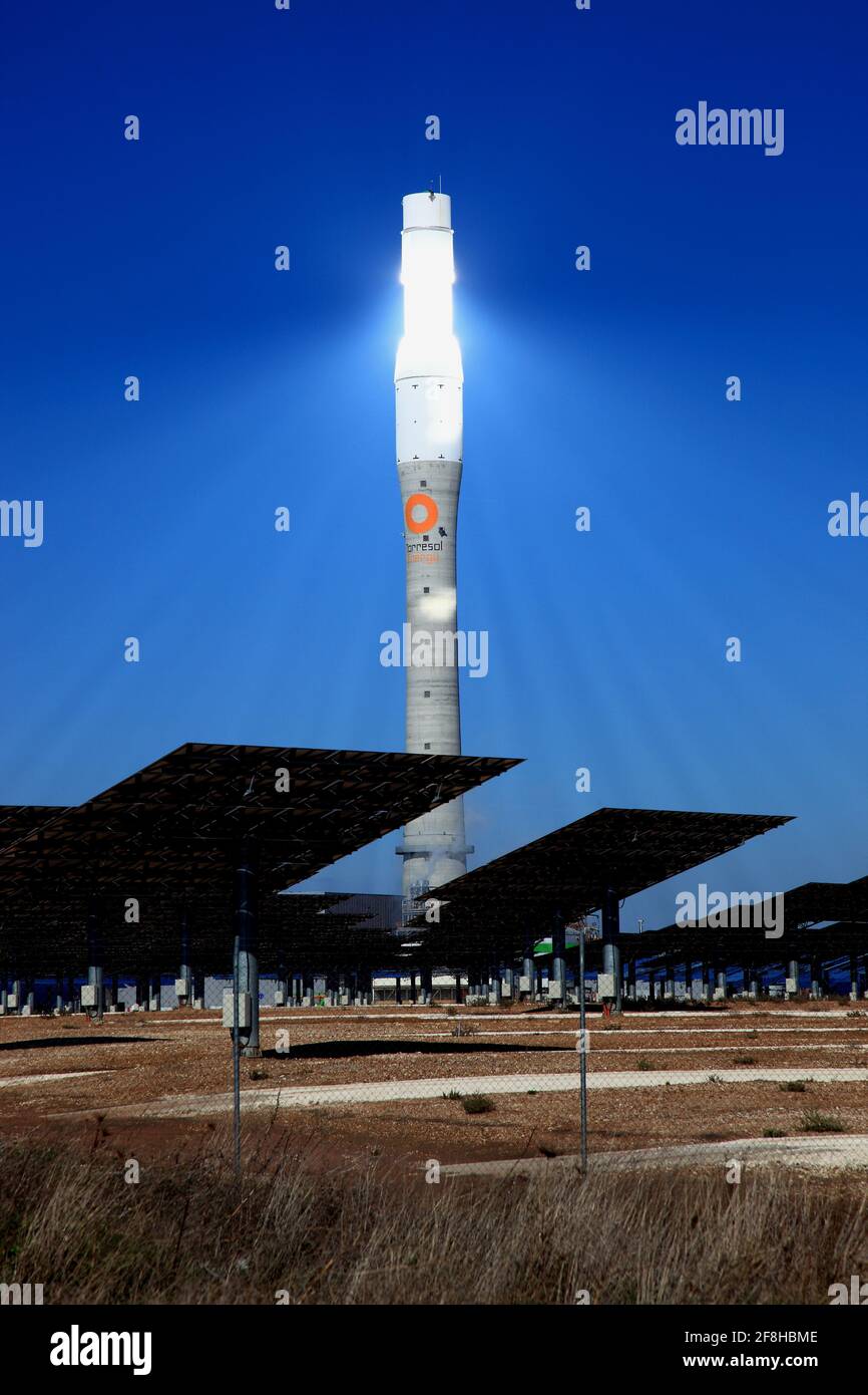 Concentrated solar power plant hi-res stock photography and images - Alamy
