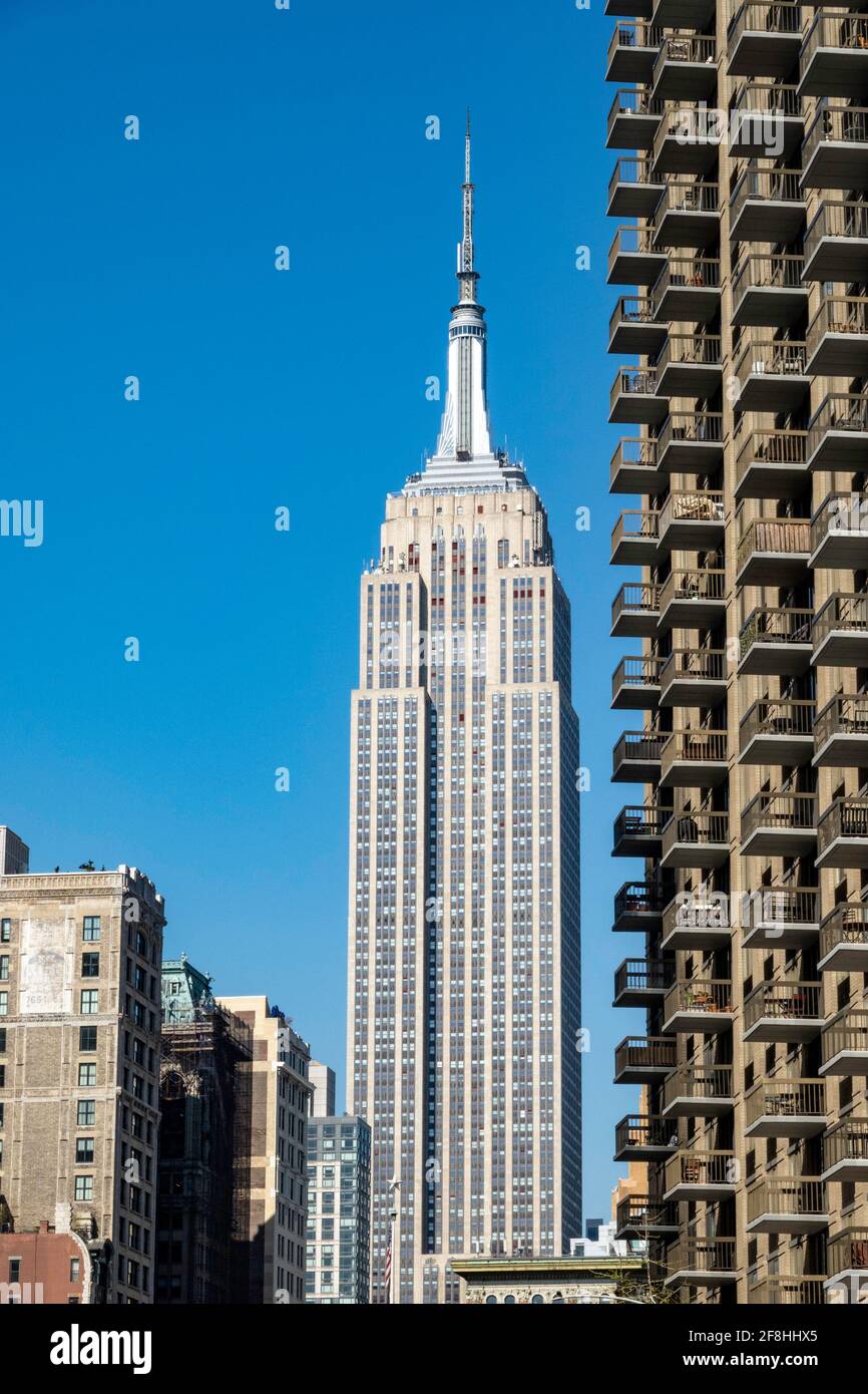 Time square building hi-res stock photography and images - Alamy